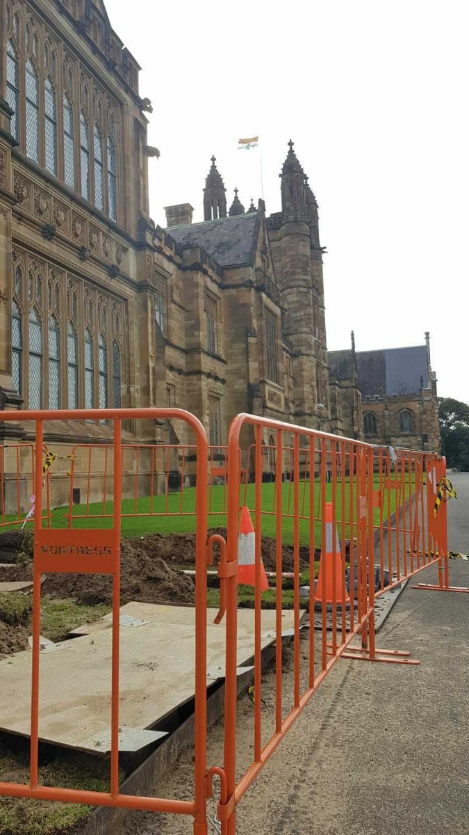 Temporary crowd control barriers at Sydney Uni| Jaybro - Blog