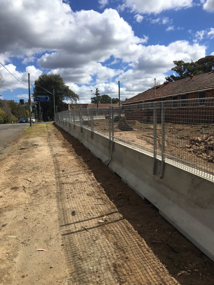 Upright Anti-Gawk Panels For Concrete Barriers. Size: 3000Mm (L) X ...