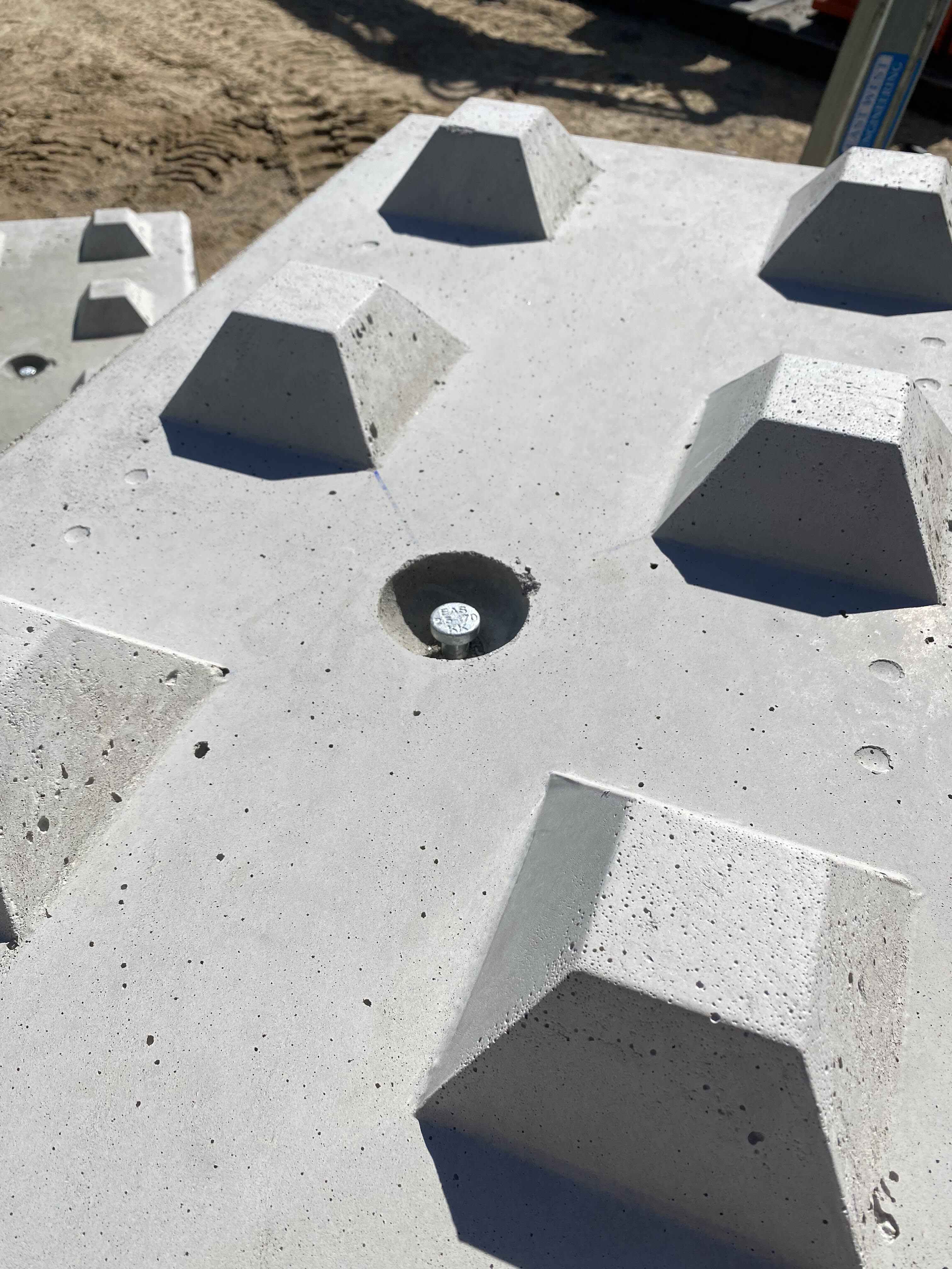 Precast Concrete Block – ¾ Tonne (780kg) with 2.5t lifting point