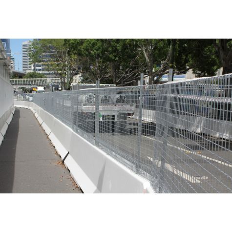 Upright Anti-Gawk Panels for concrete barriers. Size: 3000mm (L) x ...