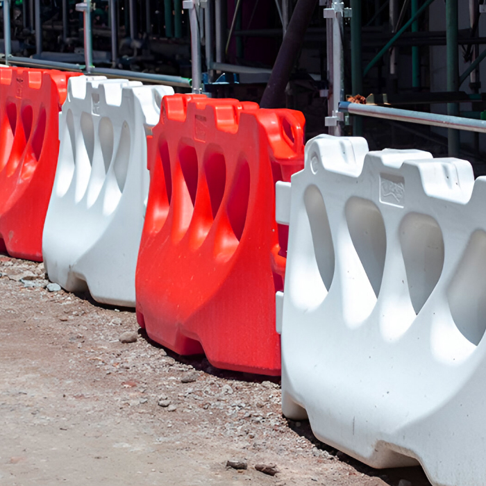 Construction Water Barrier GB2™ Water Filled Barrier Free Stand