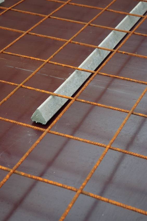 Premium Triangle Bar Concrete Spacer 55 x 330mm | Jaybro