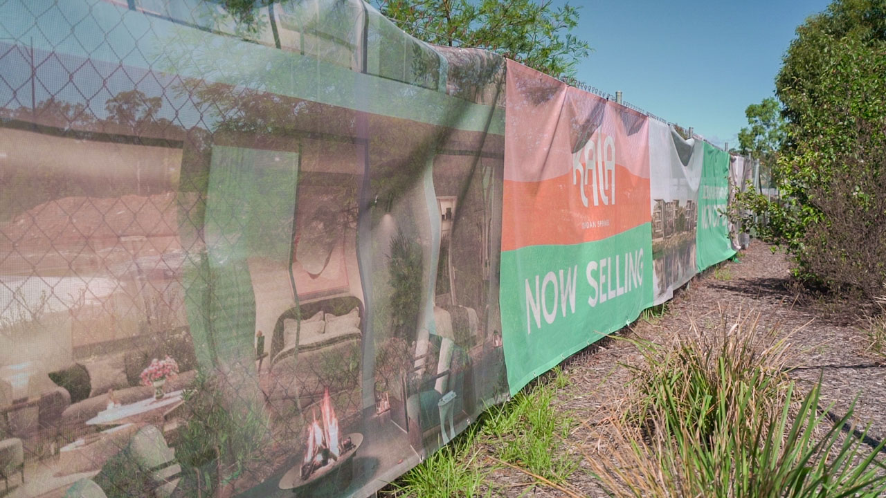 Marketing with Mesh: 5 tips for using your fence as a canvas | Jaybro ...